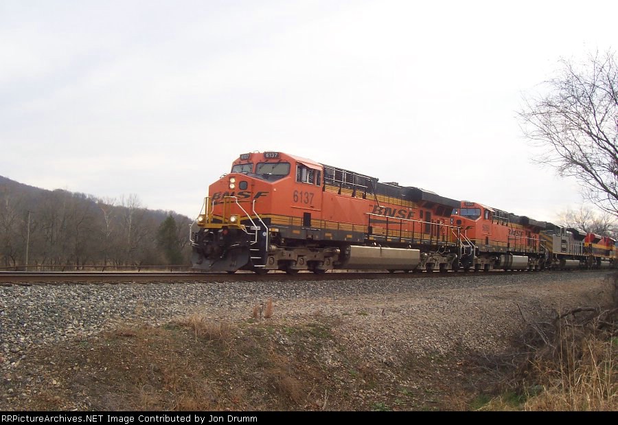 BNSF 6137 5869